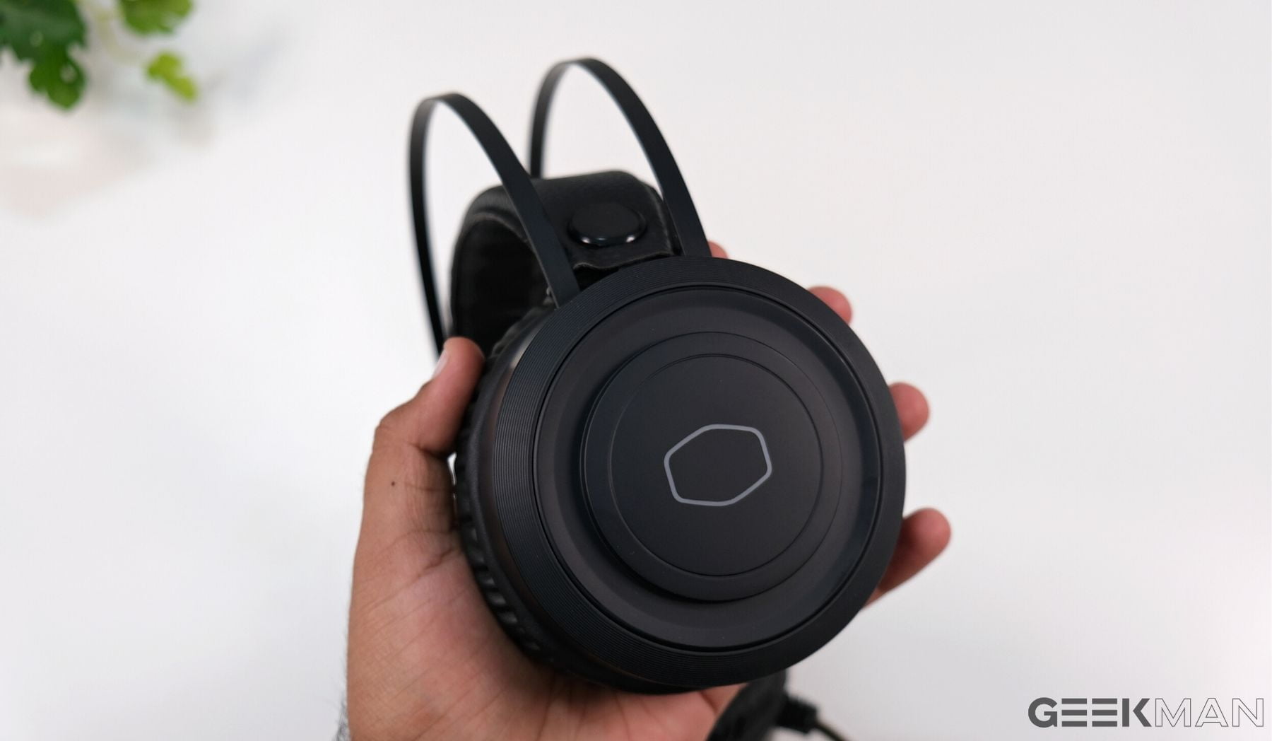 Cooler Master CH321 Gaming Headphones Review With Pros & Cons | Geekman